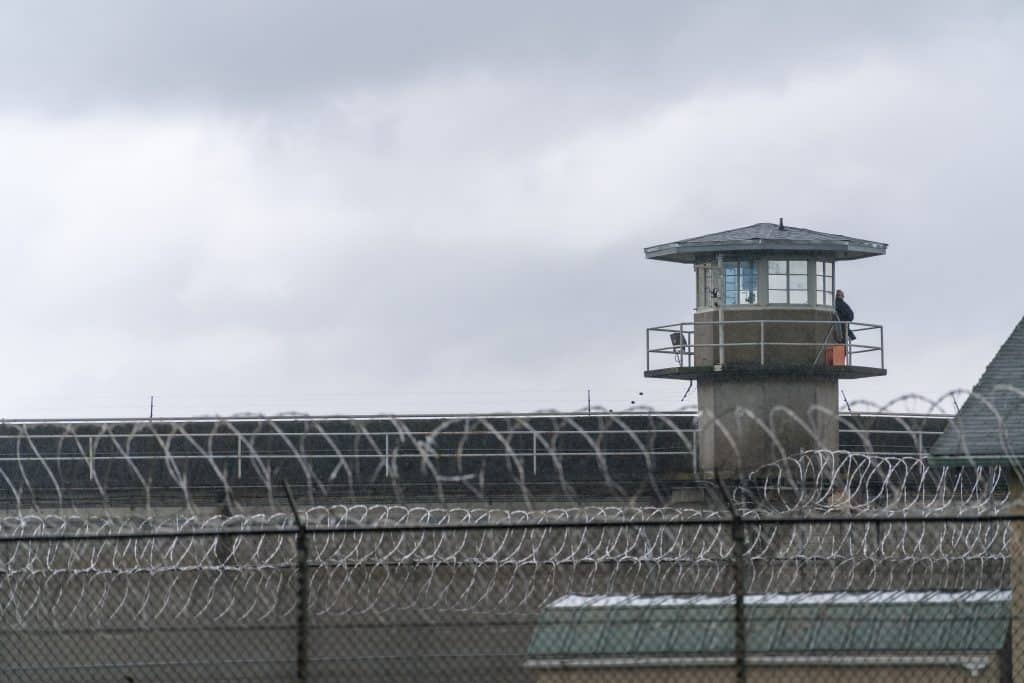 The Importance of Cell Phone Detectors for Prison Security